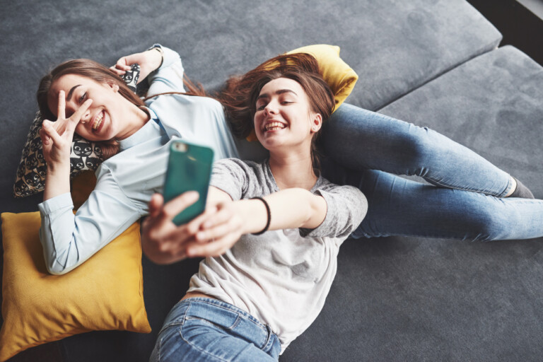 ¿Qué es un roomie y por qué vivir así puede ser mejor?